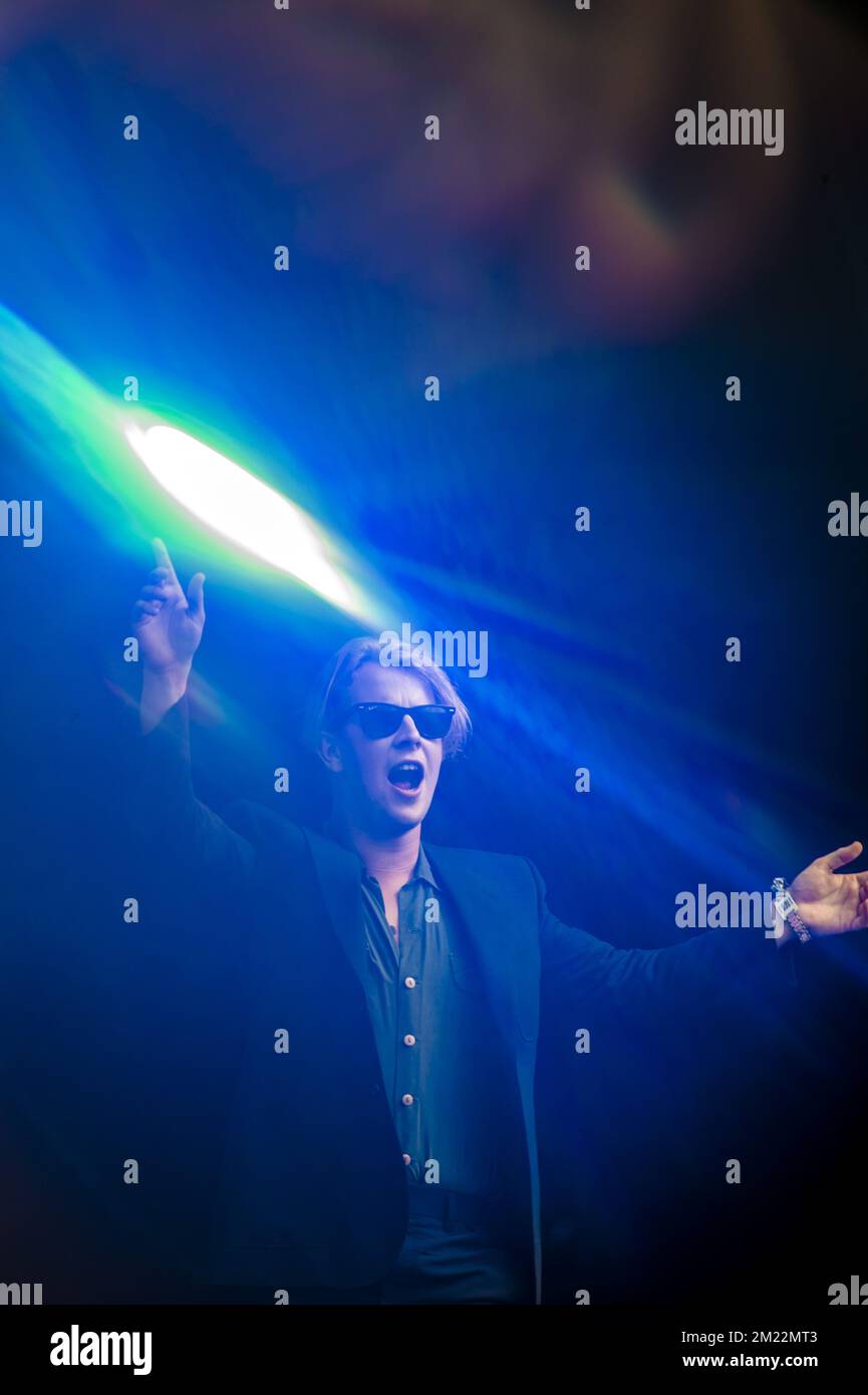 Tom odell on stage hi-res stock photography and images - Alamy
