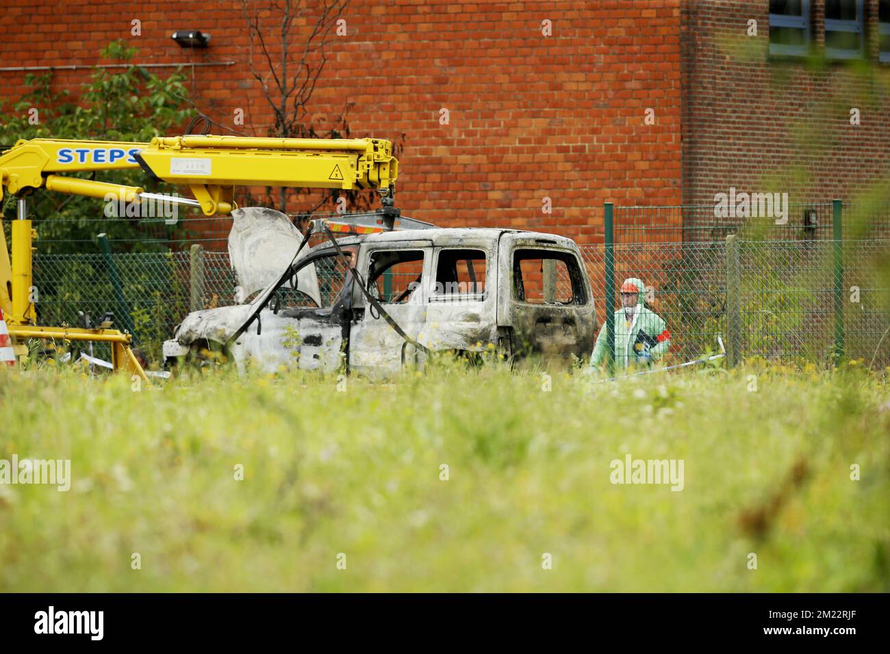 Exploded car hi-res stock photography and images - Alamy