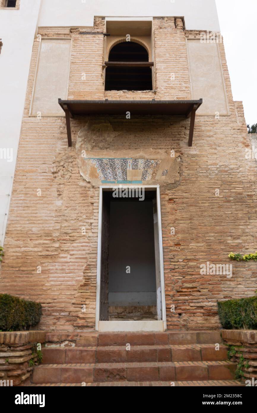 Beautiful antique islamic building entrance and arc window at alhambra ...