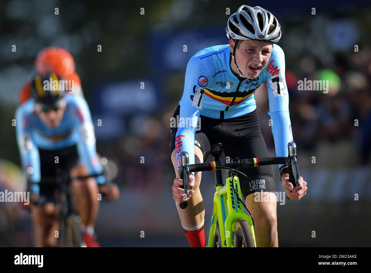 Belgian Toon Vandenbosch crosses the finish line at the men Junior race ...