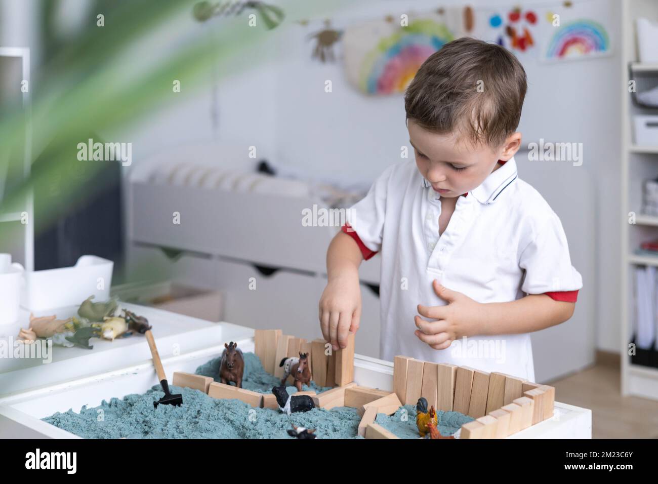 Kinetic sand box hi-res stock photography and images - Alamy