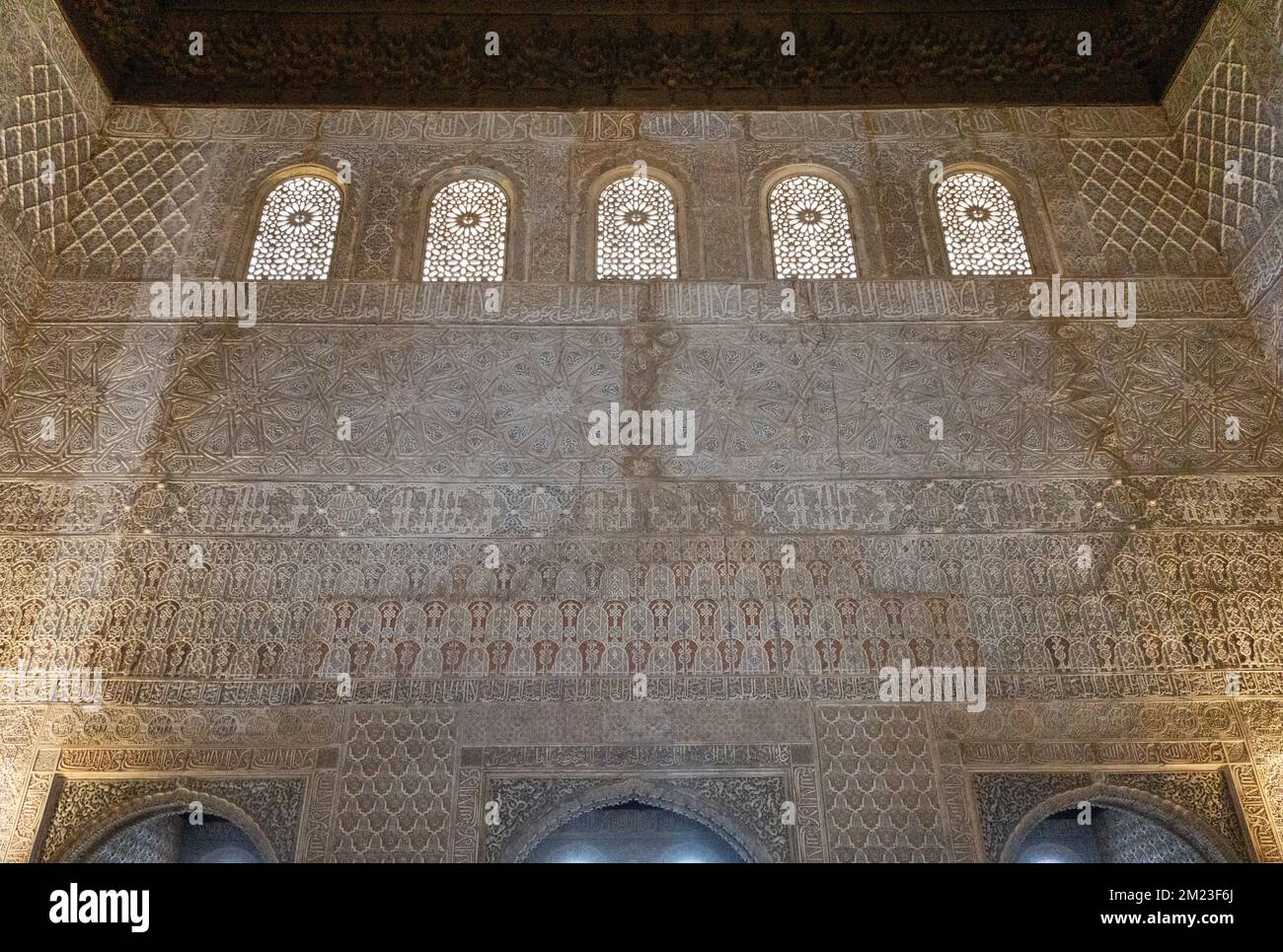 Beautiful islamic antique architecture style inside alhambra palace ...