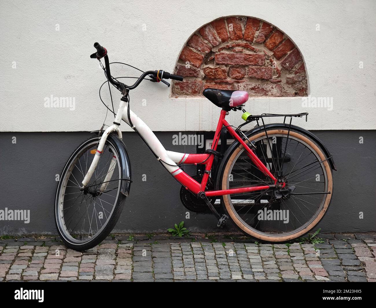 Modern bicycle against the wall of the building Stock Photo - Alamy