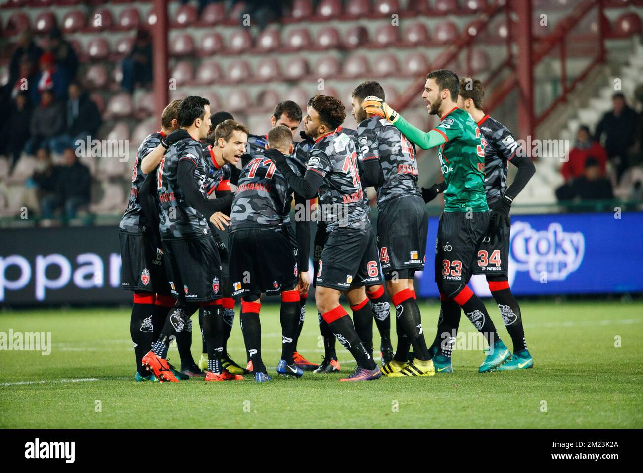 Mouscron's players pictured ahead of a soccer game between KV Kortrijk ...