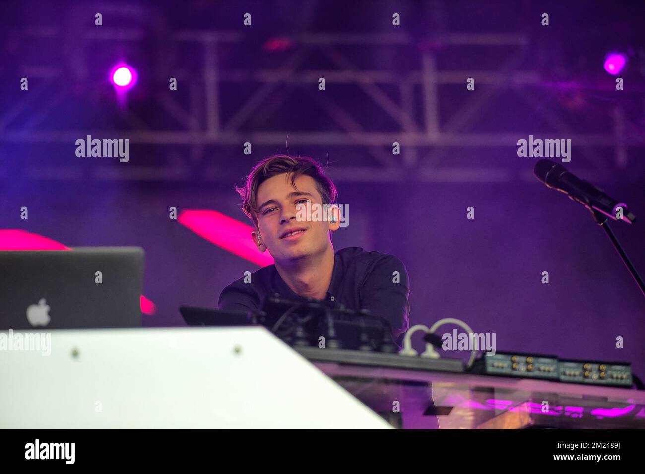 Governors ball music festival stage hi-res stock photography and images ...