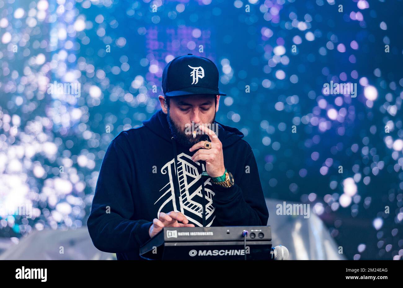 Band phantogram hi-res stock photography and images - Alamy