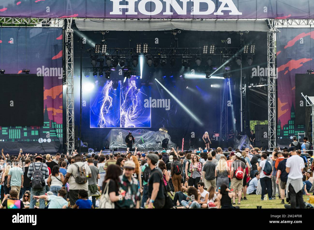 Band phantogram hi-res stock photography and images - Alamy