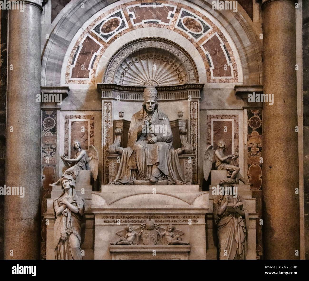 St. Peter's Basilica, Monument dedicated to Pope Pius VII Stock Photo ...