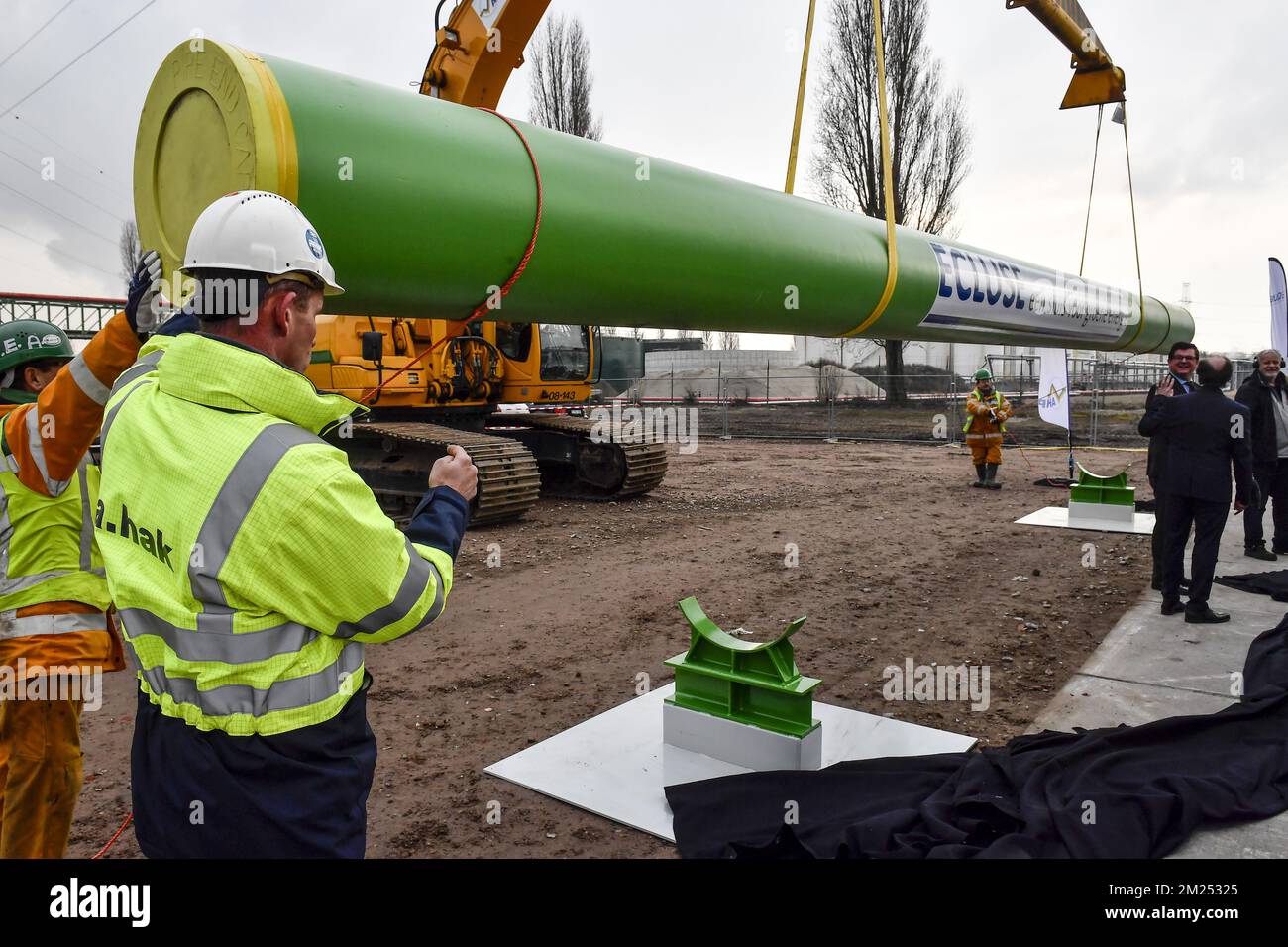 Illustration picture shows the start of the installation of a pipeline ...