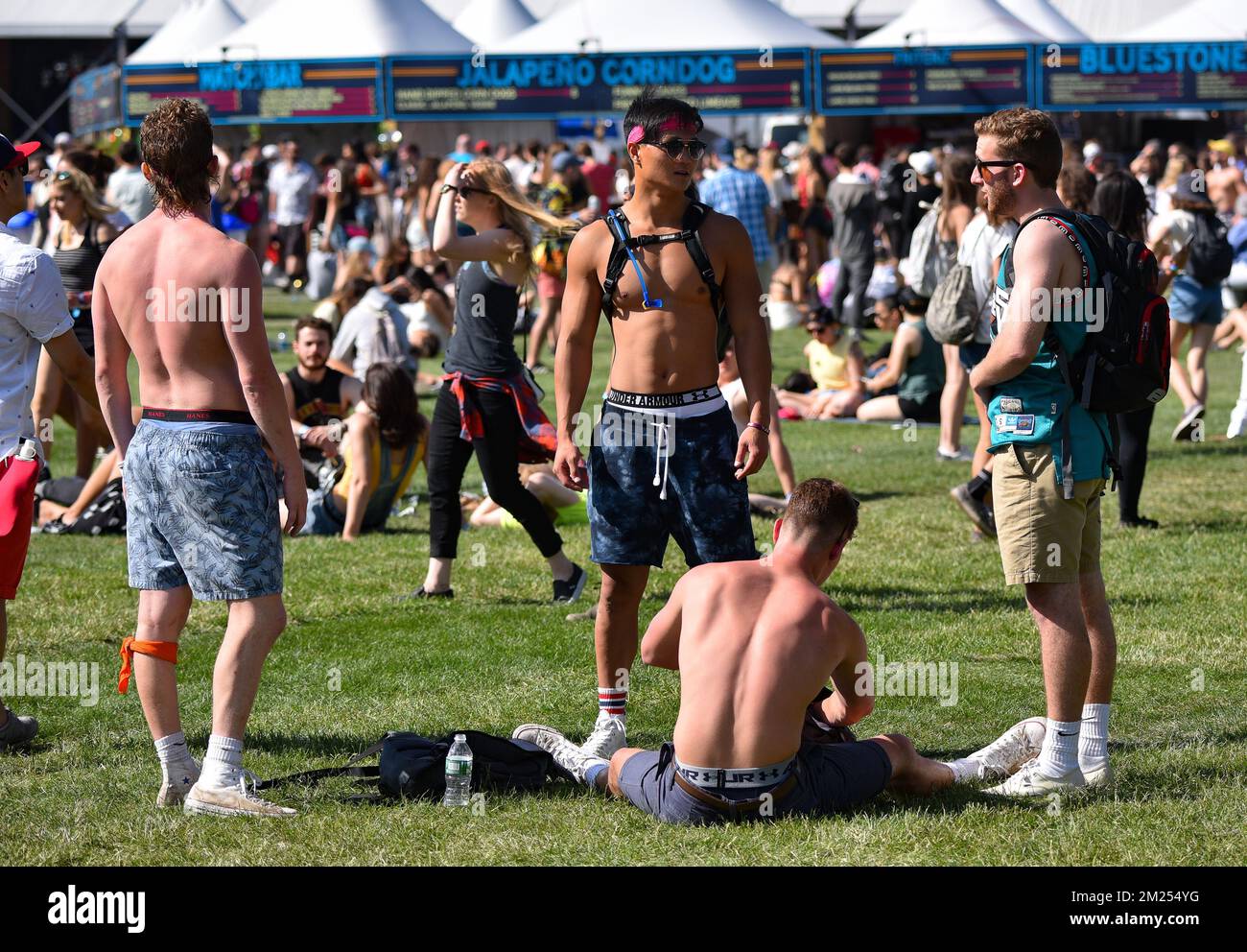 Governors ball music festival crowd hi-res stock photography and images ...