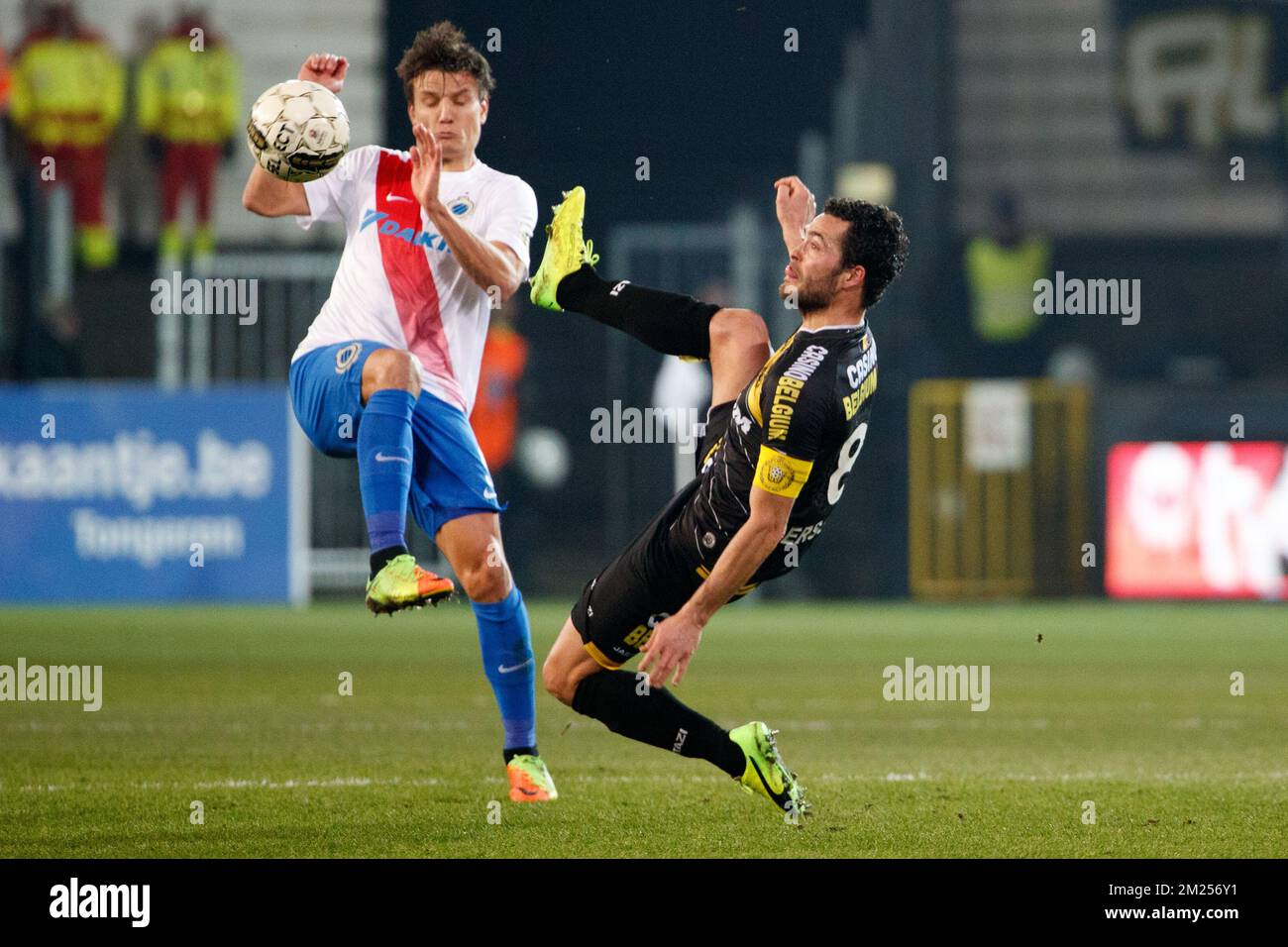 Club's Jelle Vossen and Lokeren's Koen Persoons fight for the ball ...