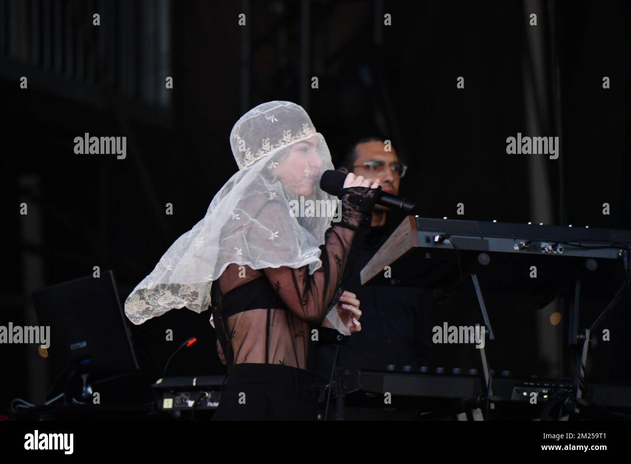 Lorde performance hi-res stock photography and images - Alamy