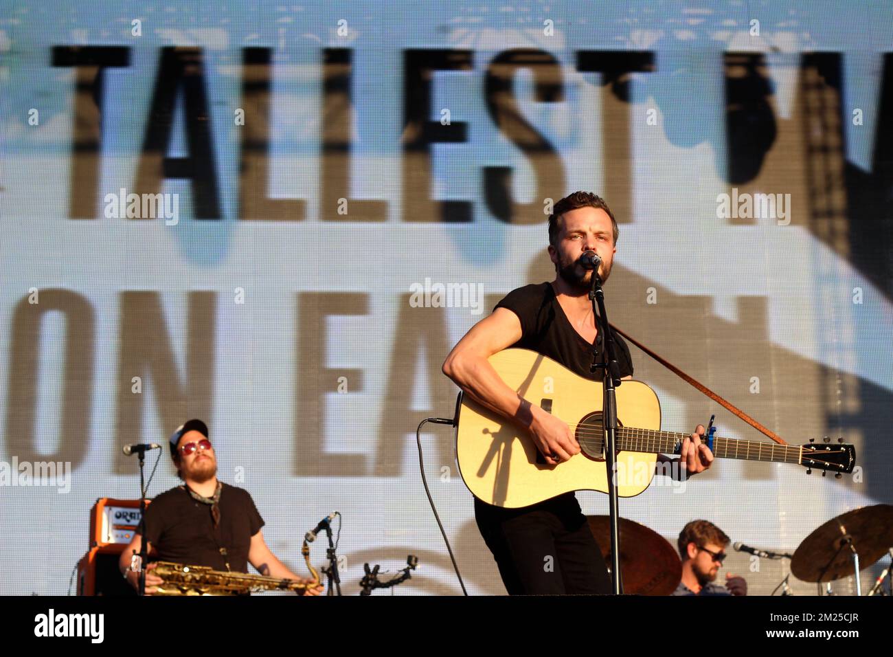 The tallest man on earth concert hi-res stock photography and images ...