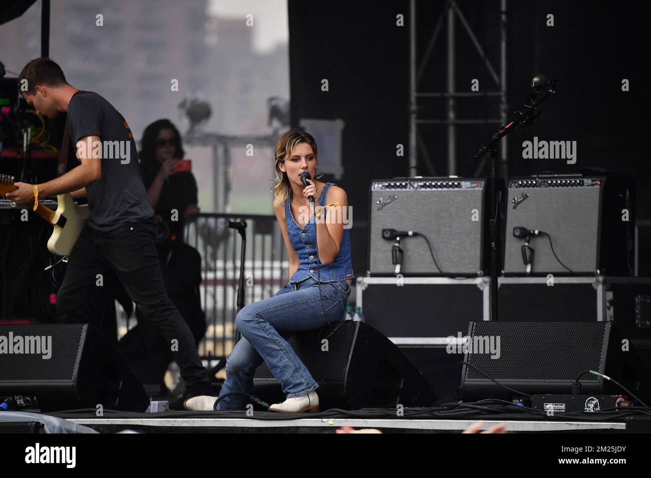 Wolf alice hi-res stock photography and images - Alamy