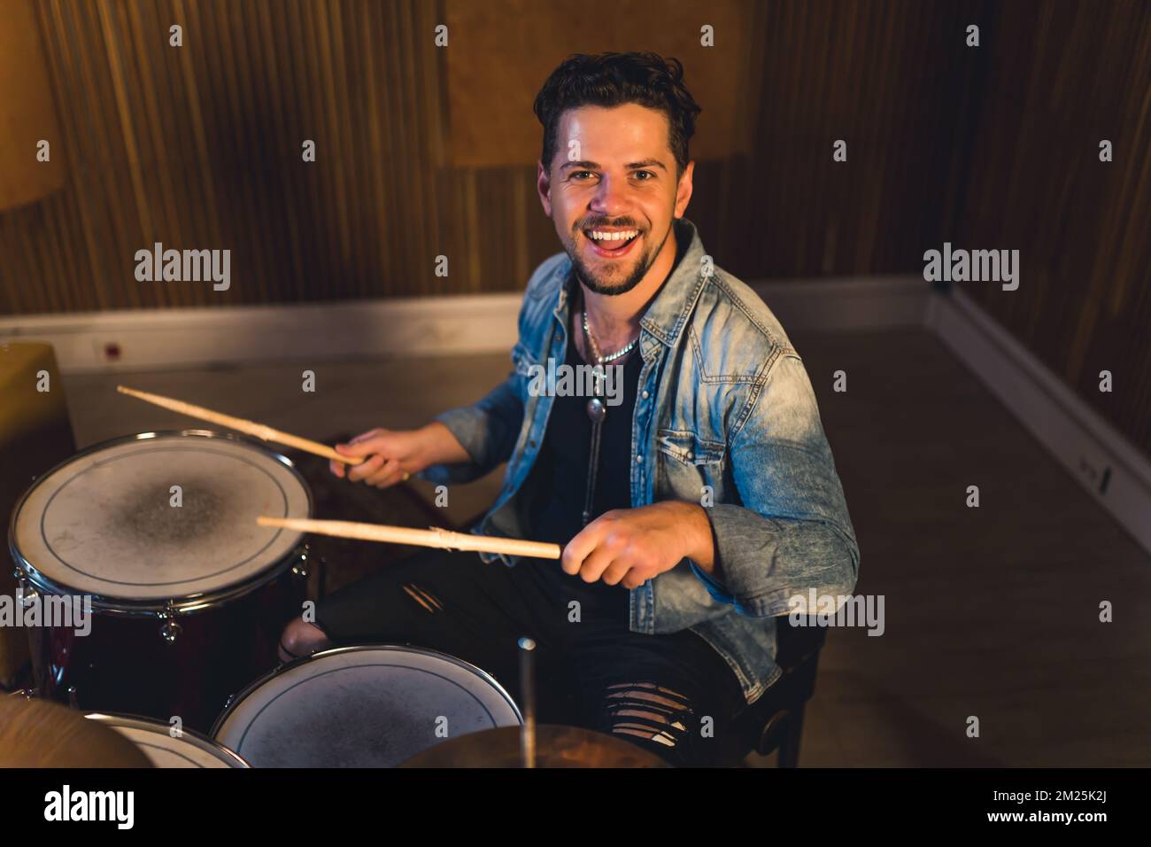 Man playing the drums hi-res stock photography and images - Alamy