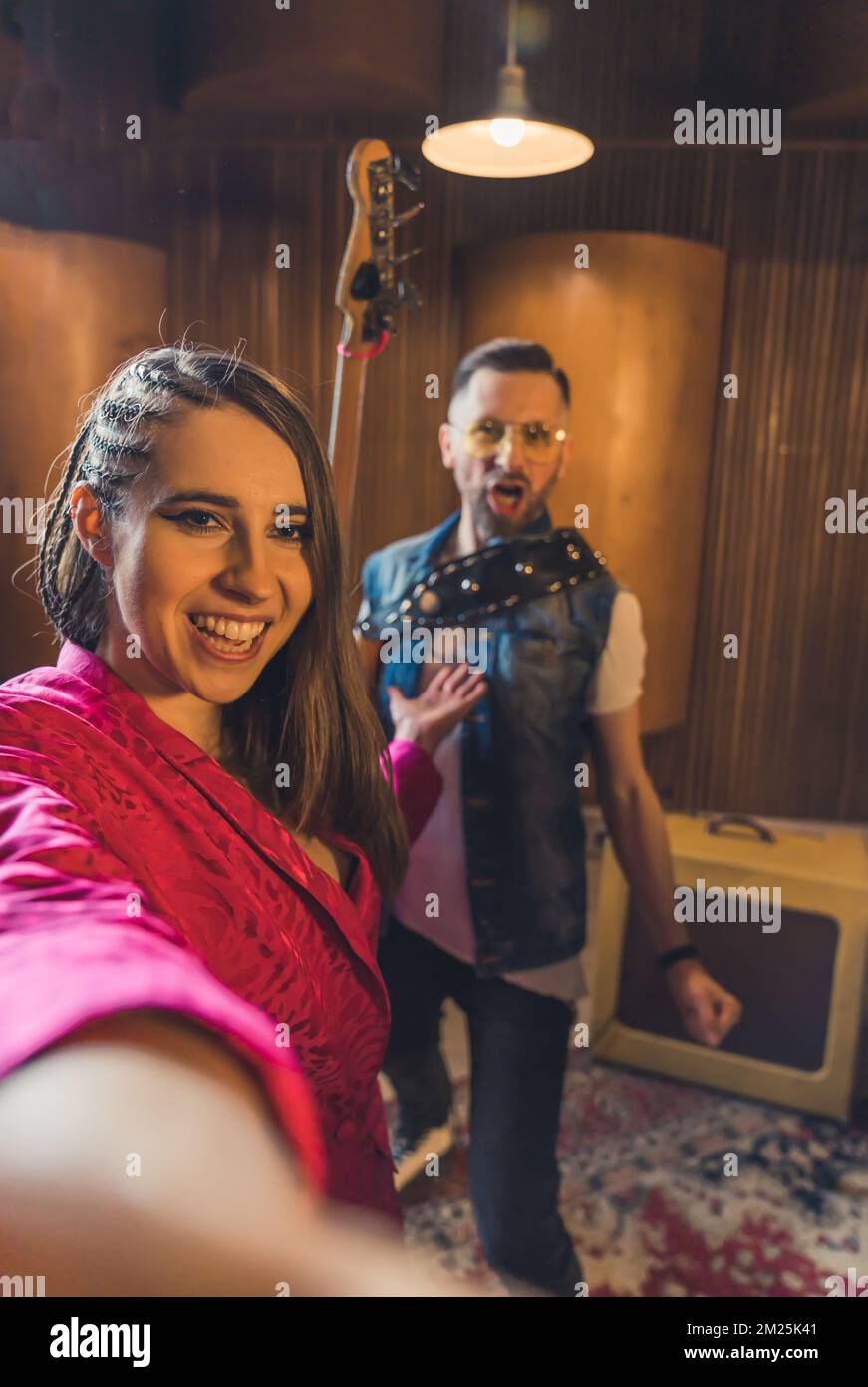 Singer girl hi-res stock photography and images - Alamy