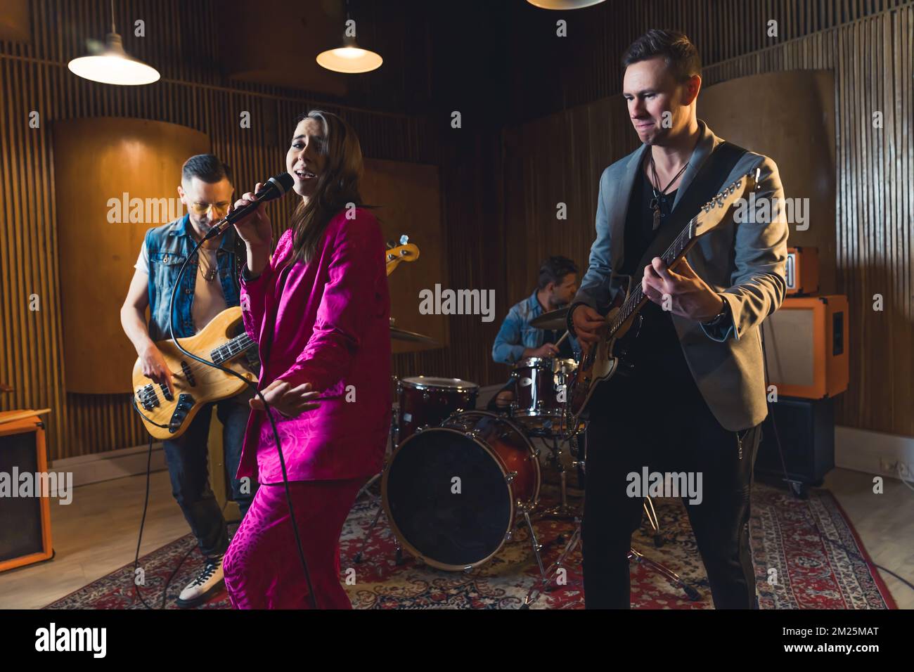 Recording studio music people hi-res stock photography and images - Alamy