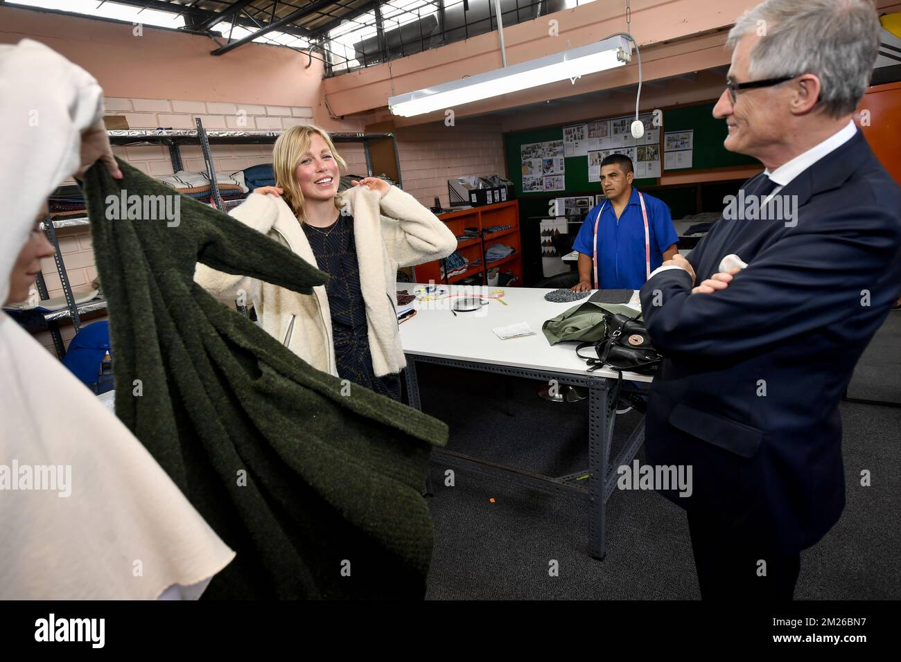 LN Knits' Ellen Kegels and Flemish Minister-President Geert Bourgeois ...