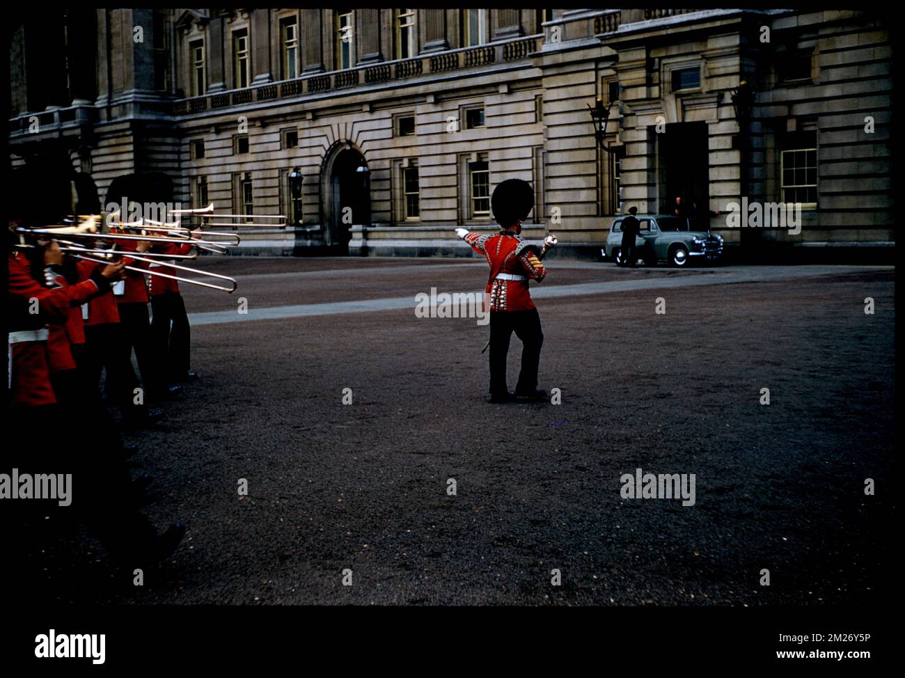 Changing of the Guard, England , Military parades & ceremonies, Military personnel, Military ...