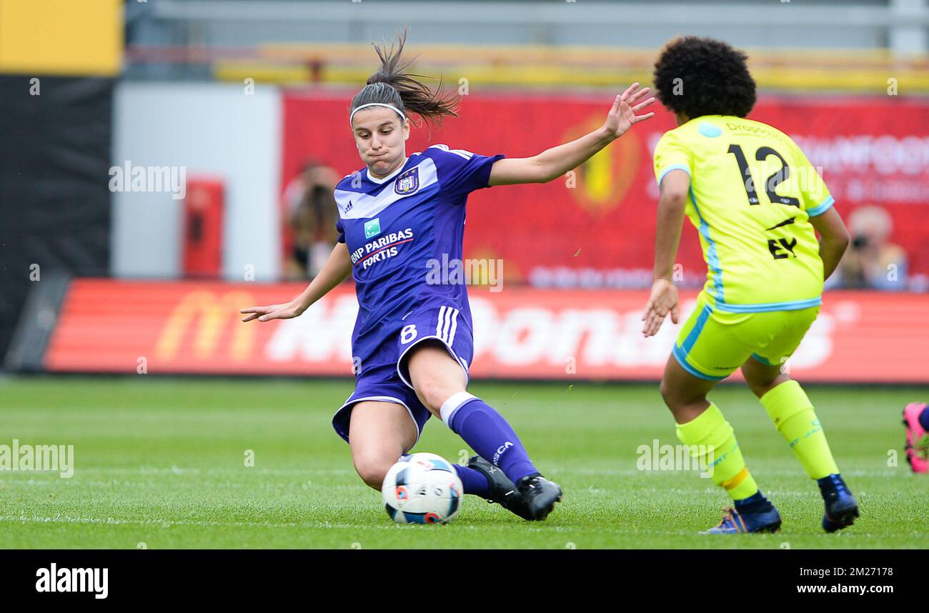 Anderlecht's Laura De Neve and Gent's Kassandra Missipo pictured during ...