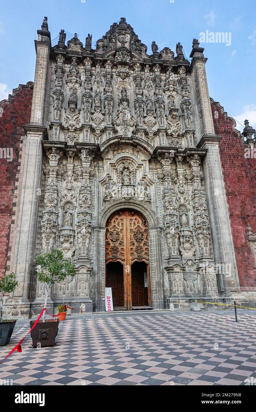 The baroque facade of the tabernacle of the Mexico City Metropolitan ...
