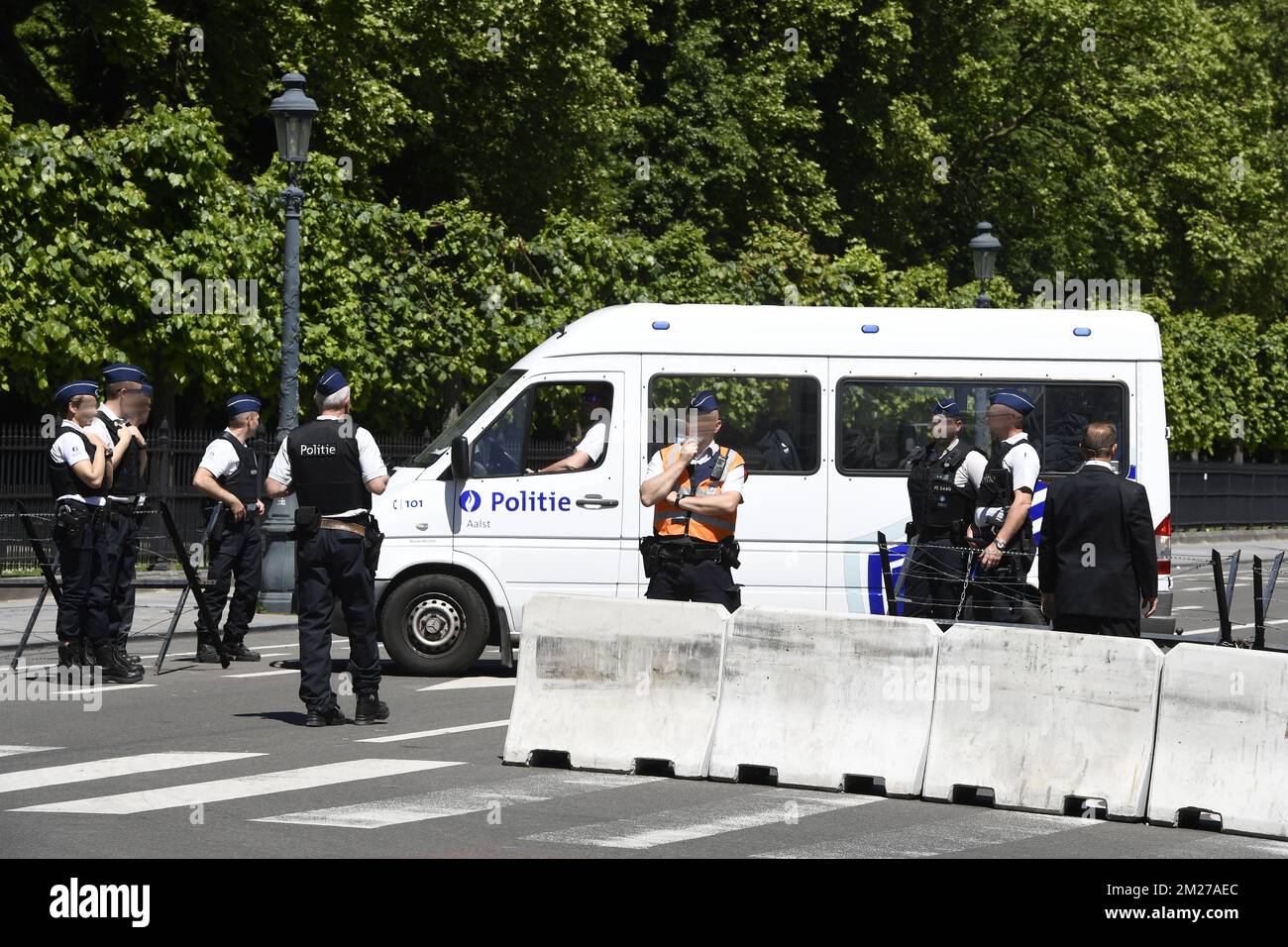 Us embassy security measures hi-res stock photography and images - Alamy