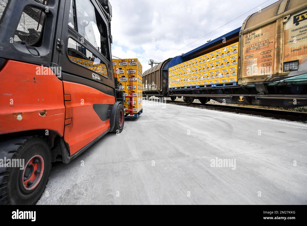 Train crates hi-res stock photography and images - Alamy