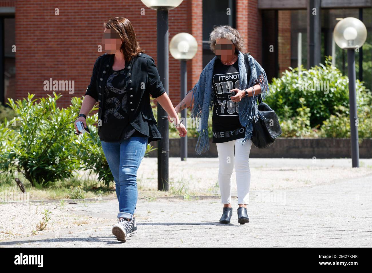 The mother (R) of suspect Franciscus 'Roy' Larmit pictured at a session ...