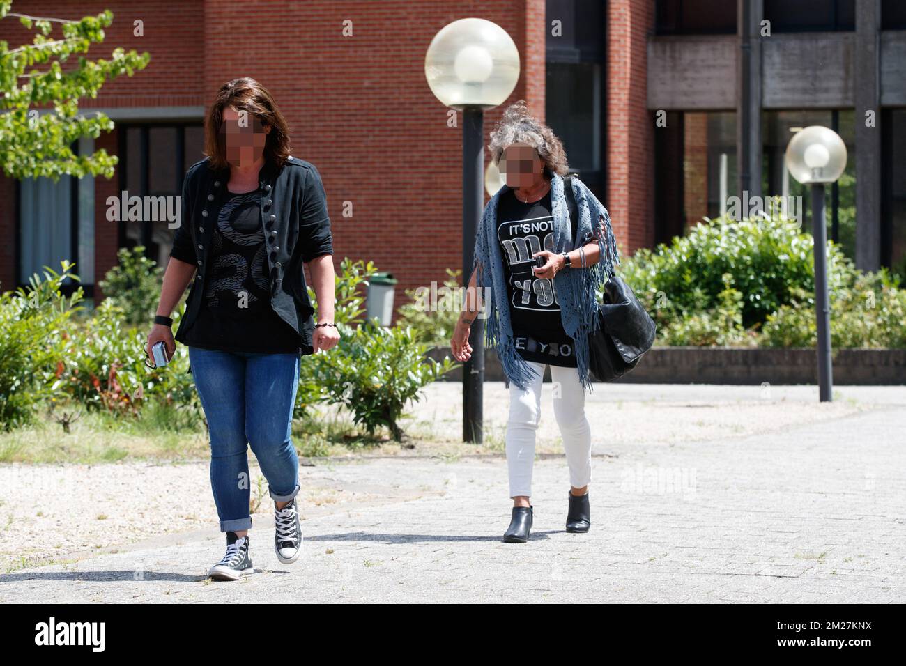 The mother (R) of suspect Franciscus 'Roy' Larmit pictured at a session ...