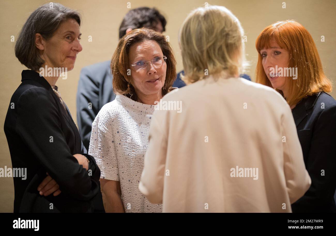 Fa executive director hi-res stock photography and images - Alamy