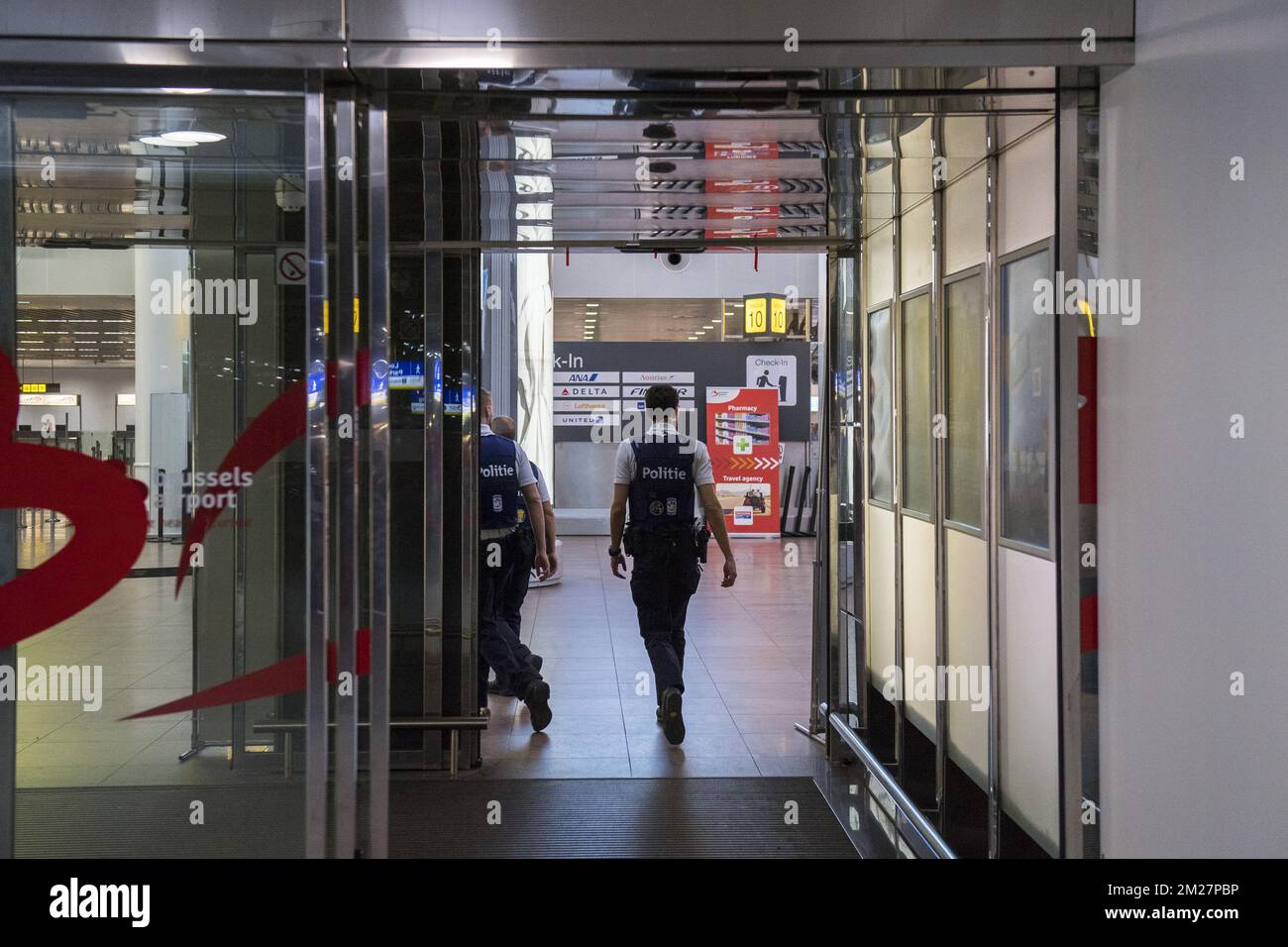 Illustration picture shows police officers after a bomb alert in ...