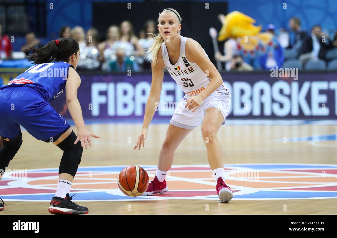 Italy's Francesca Dotto and Belgian Cats Julie Vanloo fight for the ...