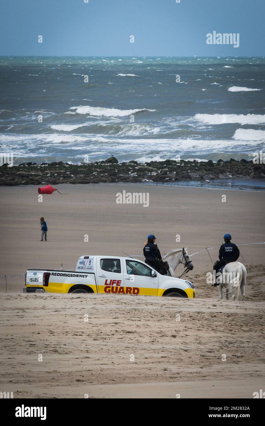 Illustration picture shows lifeguards and police during a rescue ...
