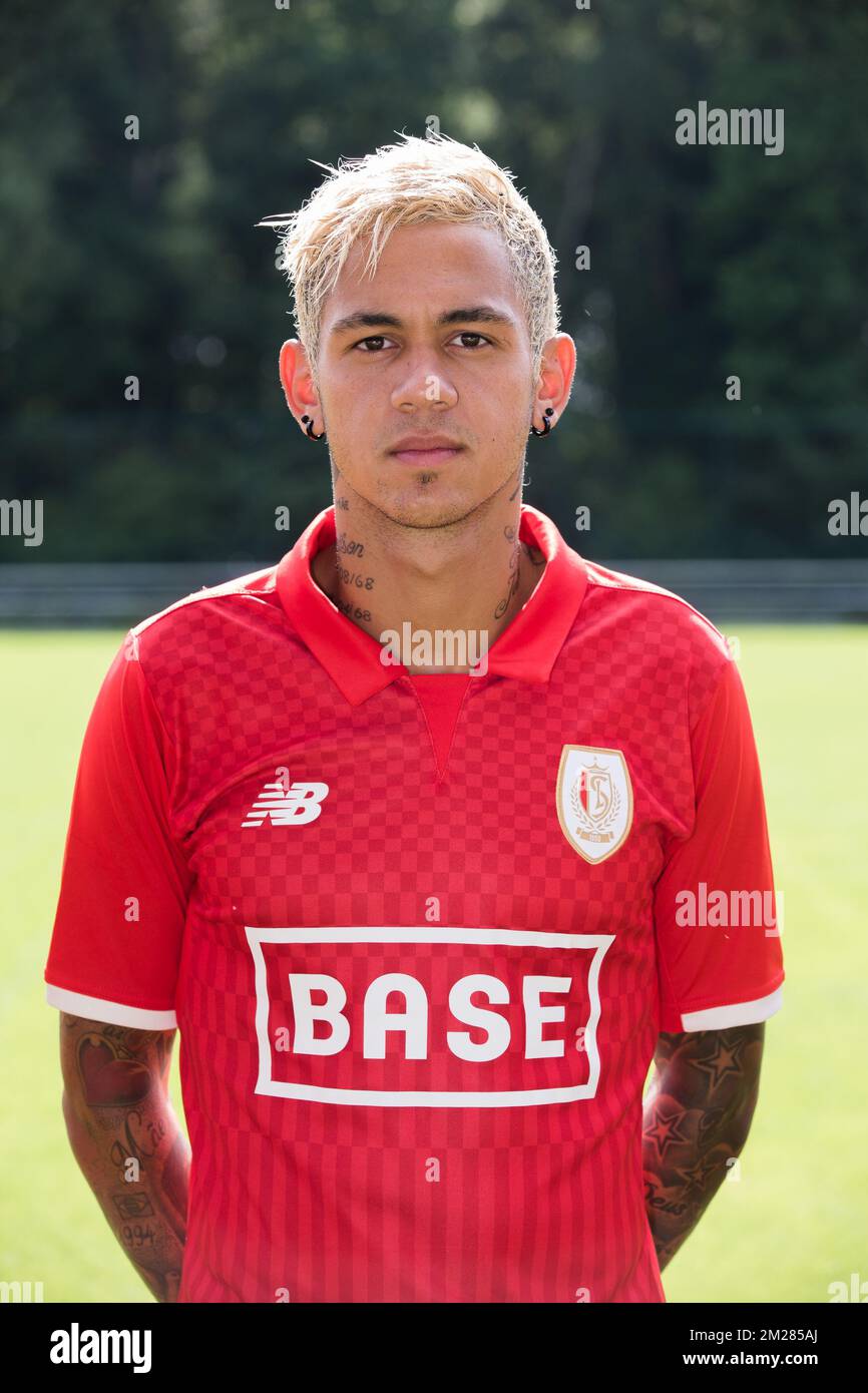 Standard's Junior Edmilson poses for photographer at the 2017-2018 ...