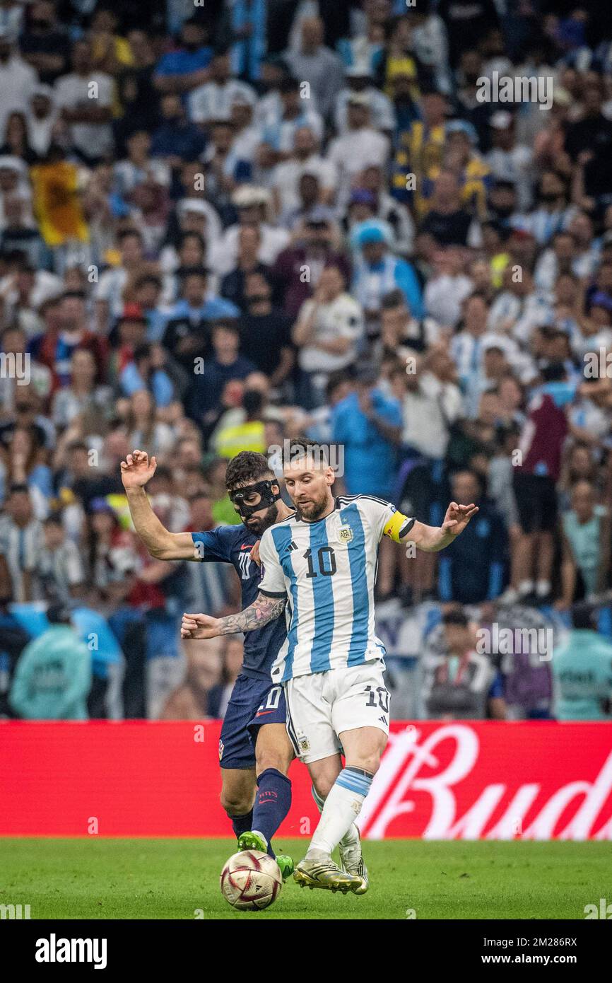 Lusail, Catar. 01st Jan, 2021. Josko Gvardiol of Croatia and Lionel ...