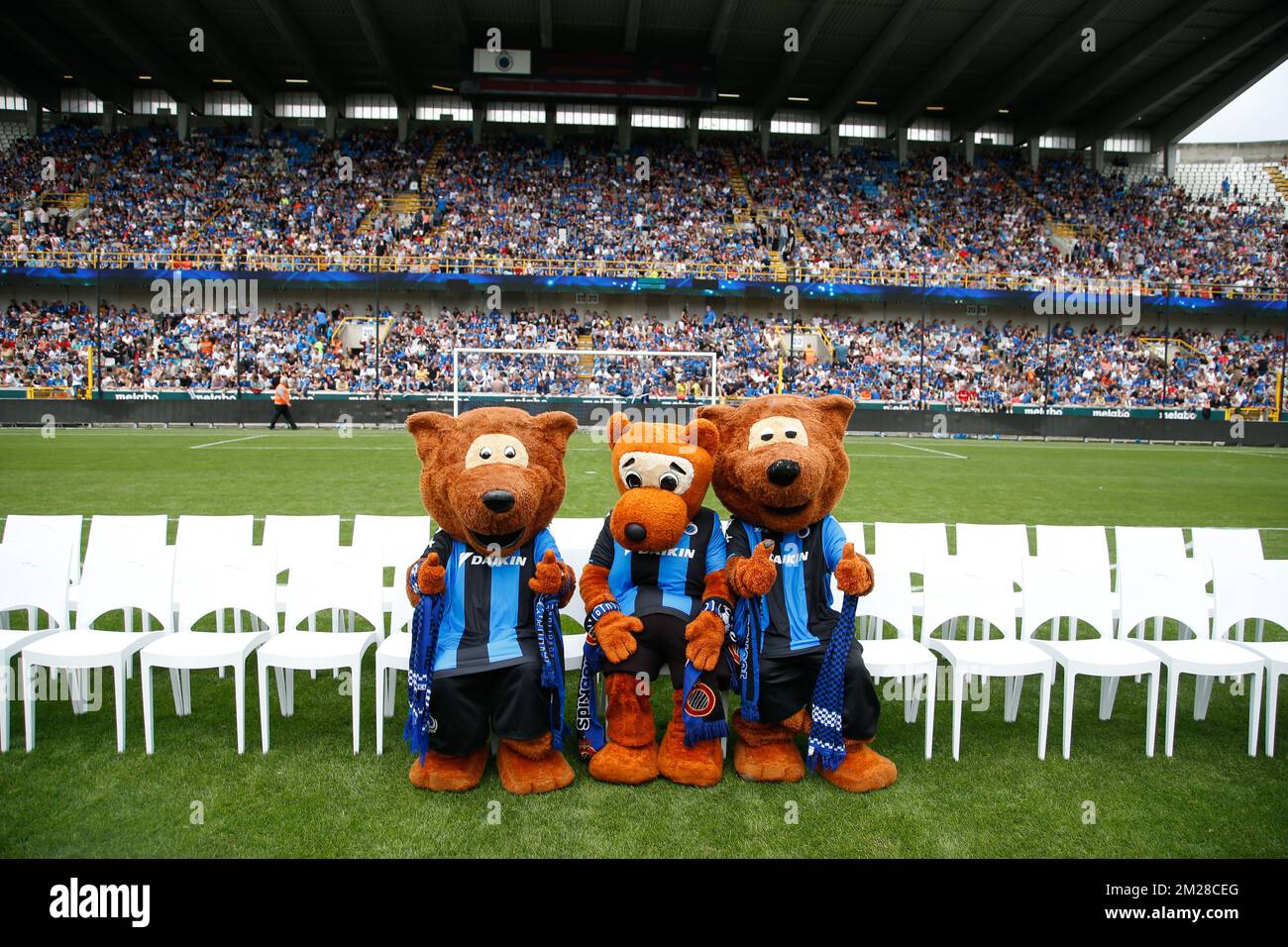Soccer mascots hi-res stock photography and images - Alamy