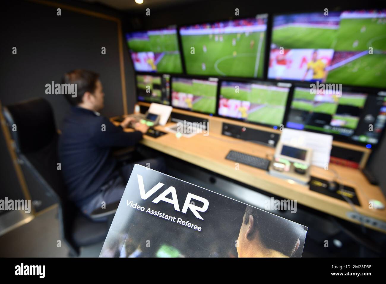 Video meeting illustration hi-res stock photography and images - Alamy