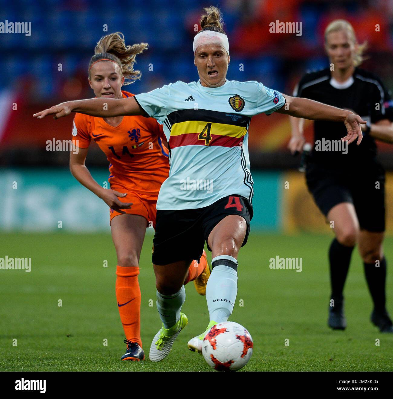 Belgium's Maud Coutereels and Dutch Jackie Groenen pictured in action ...