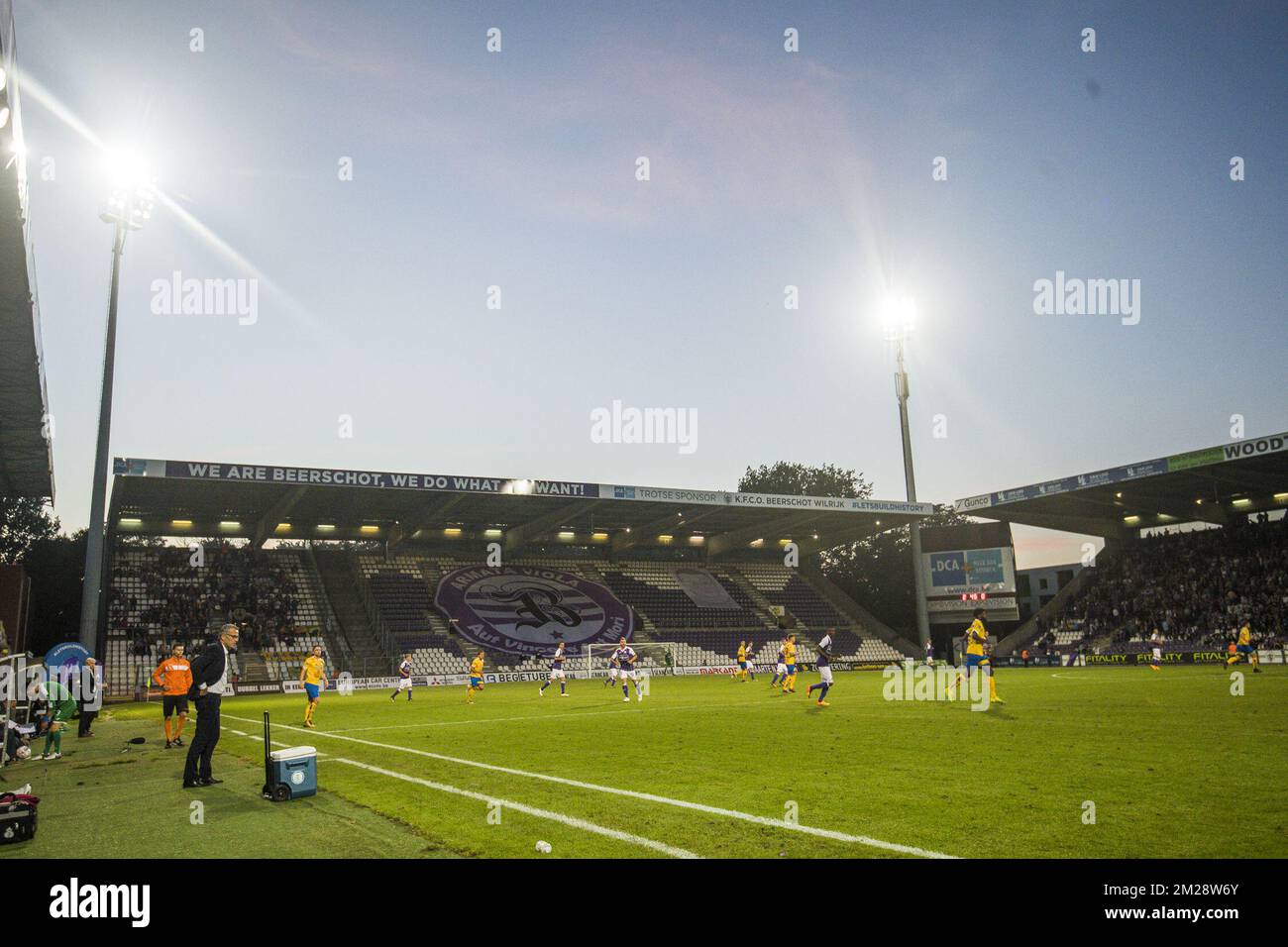 T 1b hi-res stock photography and images - Alamy