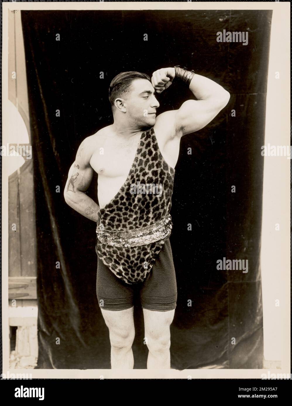 Circus strongman hi-res stock photography and images - Alamy