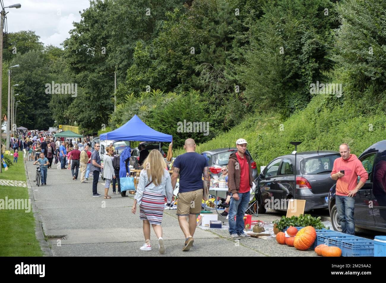 Stands at a flea market | Stands de brocante 20/08/2017 Stock Photo - Alamy
