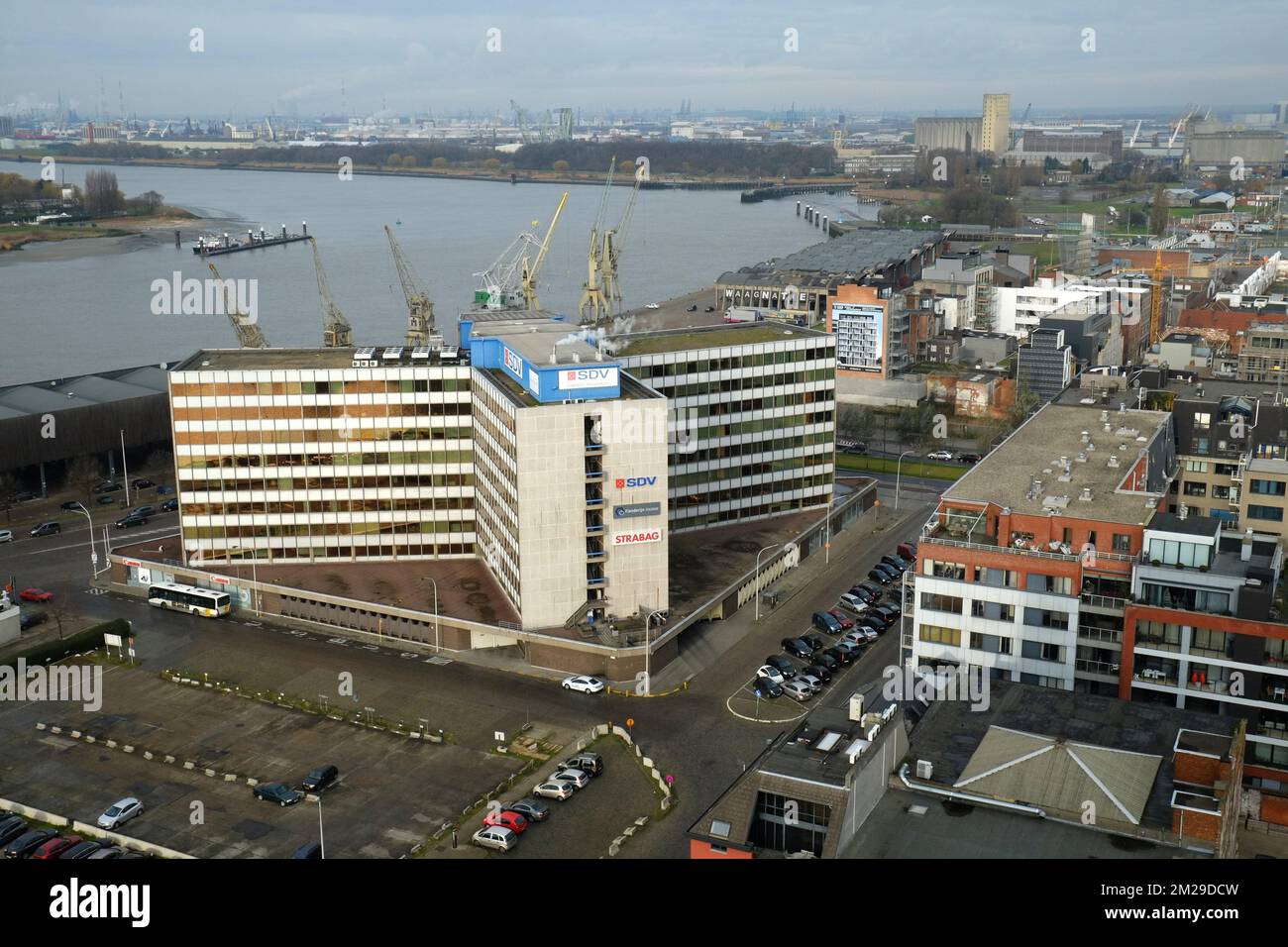 Anvers | Anvers - Vue du Port et ancien port depuis le sommet du MAS 08/12/2013 Stock Photo - Alamy