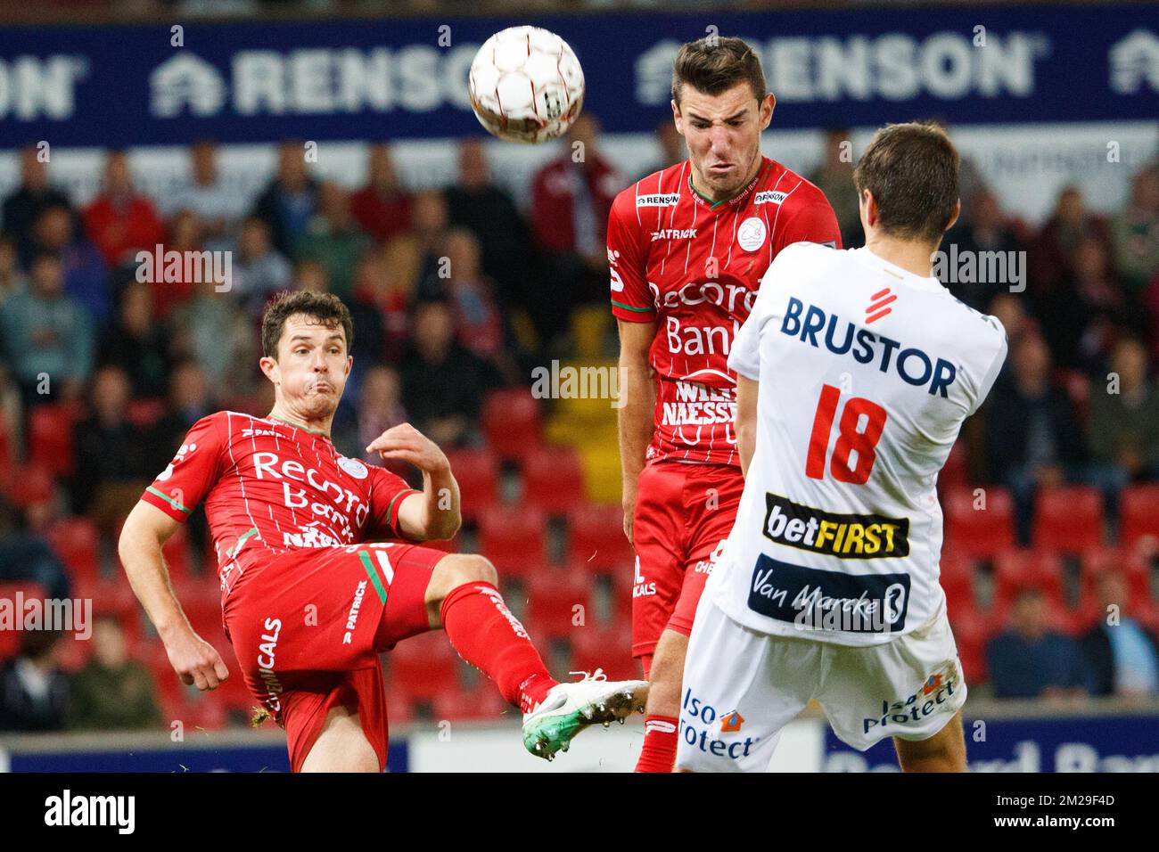 Essevee's Gertjan De Mets, Essevee's Michael Heylen and Kortrijk's ...