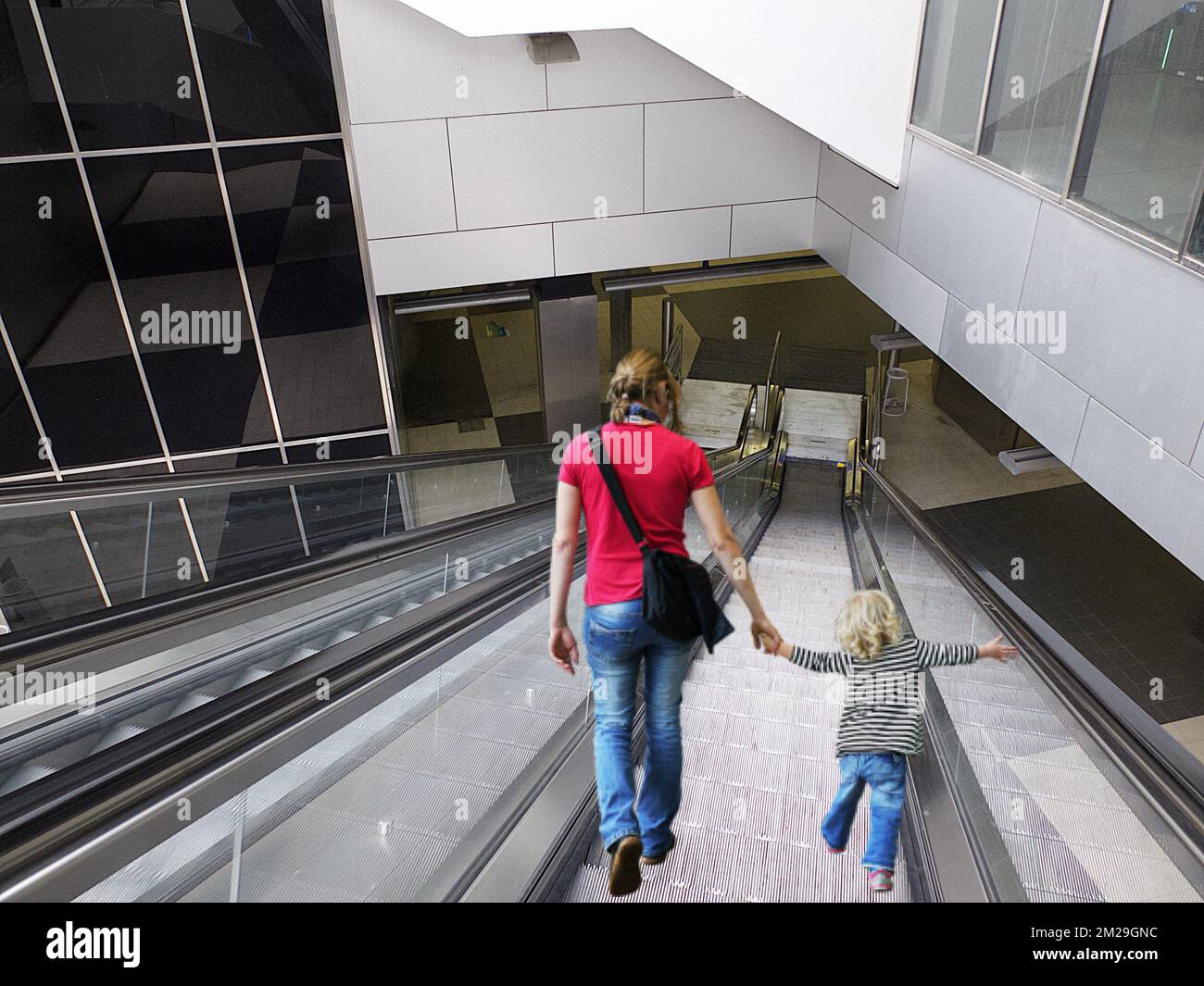 Escalator | Escalier mécanique 12/09/2017 Stock Photo - Alamy
