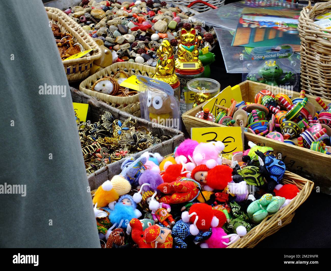 Loft void Secondhand goods | Vide grenier brocante 19/09/2017 Stock ...