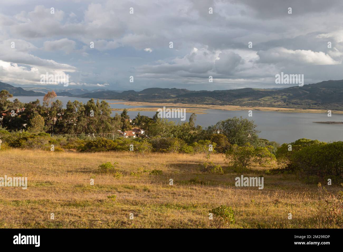 Beautiful shot a nature landscape of colombian lake with andean ...