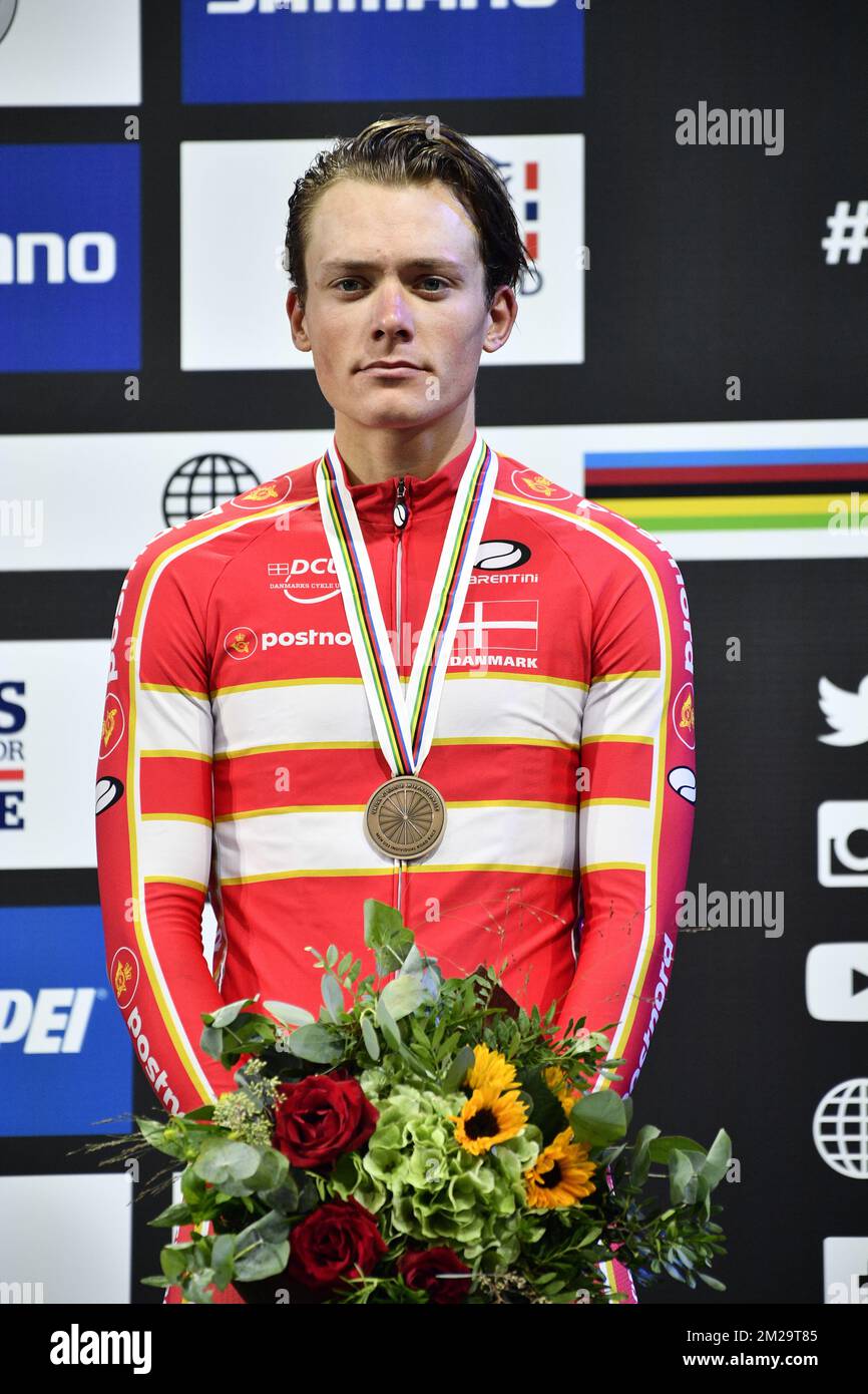 Norway celebrates her bronze medal hi-res stock photography and images ...