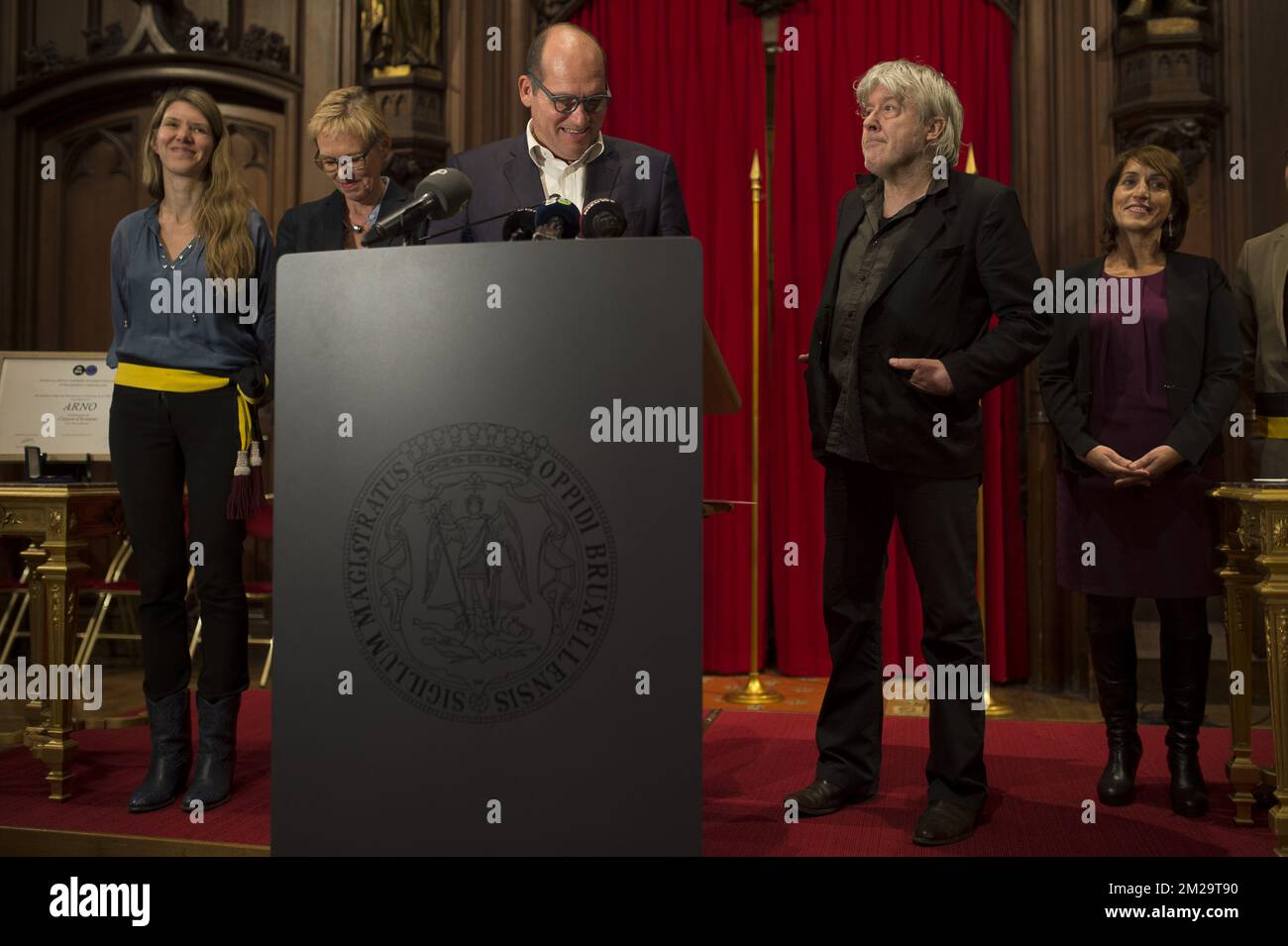 Brussels City mayor Philippe Close and Arno pictured at a ceremony to ...