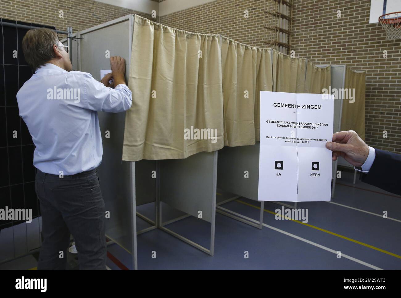 Illustration picture shows a referendum in Zingem on the proposal of a ...