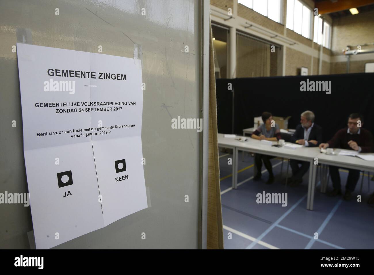 Raadpleging hi-res stock photography and images - Alamy